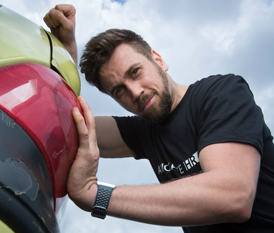 shayefpro.com > كرواتي يدخل موسوعة غينيس لدفع سيارة لمسافة 66 ميلا لمدة 24 ساعة!