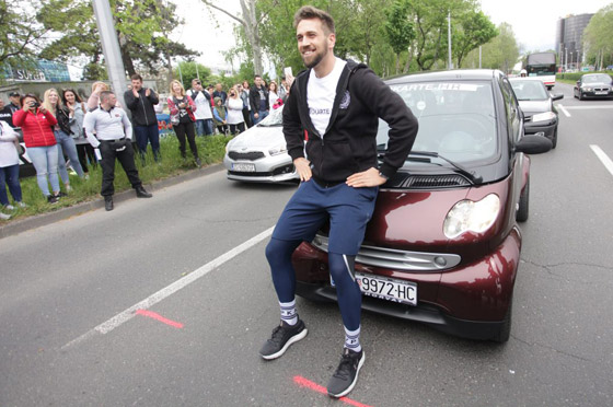 shayefpro.com > كرواتي يدخل موسوعة غينيس لدفع سيارة لمسافة 66 ميلا لمدة 24 ساعة!