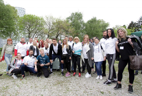 shayefpro.com > كرواتي يدخل موسوعة غينيس لدفع سيارة لمسافة 66 ميلا لمدة 24 ساعة!