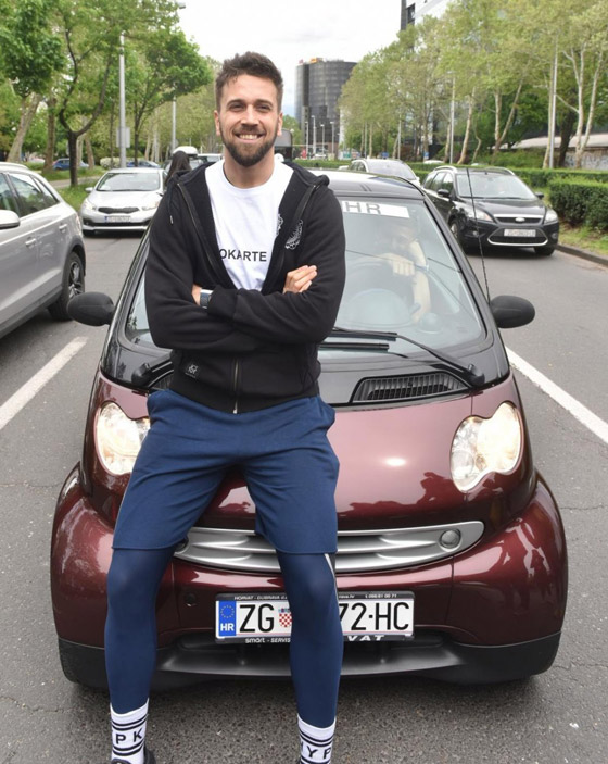 shayefpro.com > كرواتي يدخل موسوعة غينيس لدفع سيارة لمسافة 66 ميلا لمدة 24 ساعة!