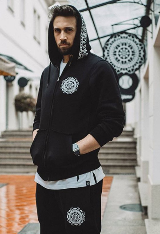 shayefpro.com > كرواتي يدخل موسوعة غينيس لدفع سيارة لمسافة 66 ميلا لمدة 24 ساعة!